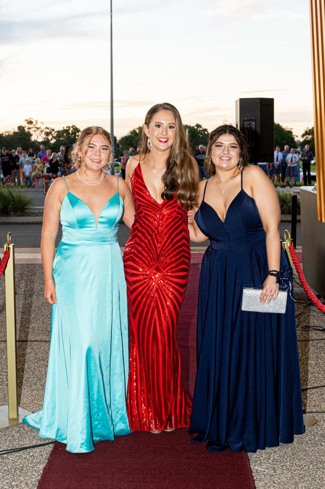 Seniors shine at Shalom prom - Bundaberg Today